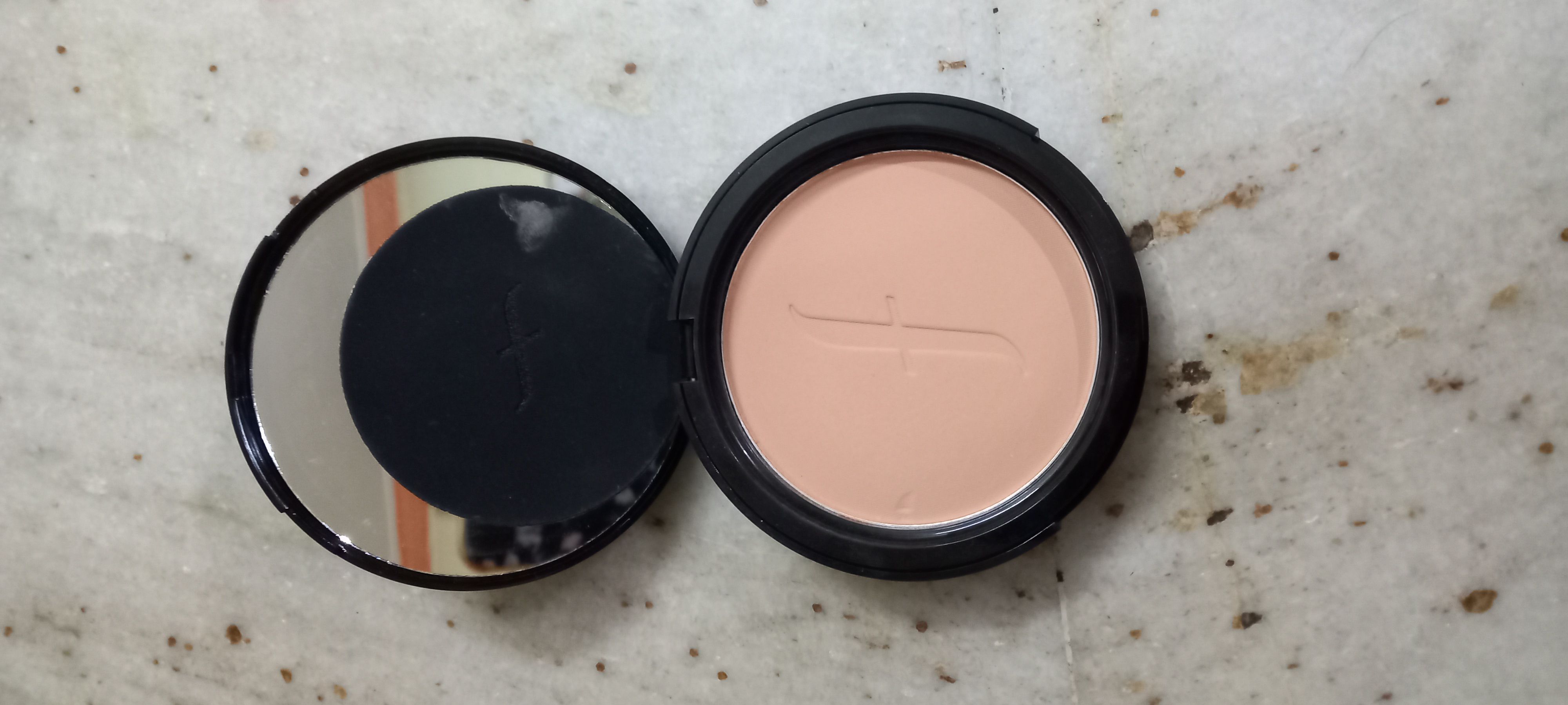 Faces Canada Weightless Stay Matte Compact Ivory 01 9g
